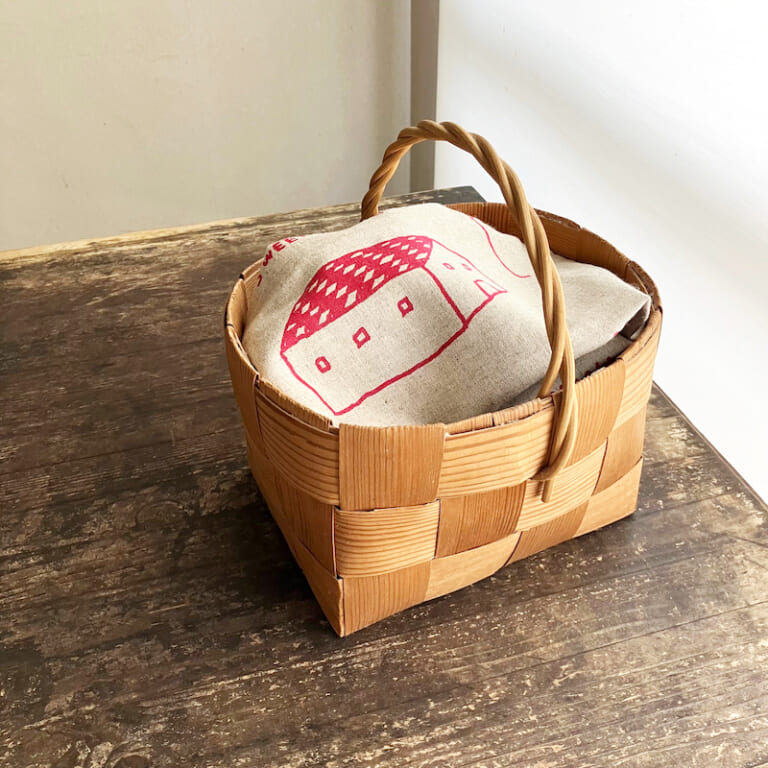 家の柄に惹かれる 「undyed+」リネンのキッチンクロス | 暮らしとおしゃれの編集室